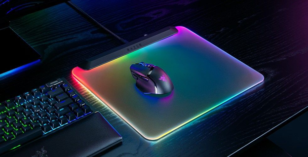 Razer Firefly V2 Pro – Primul mouse mat cu iluminare completă cu LED ...